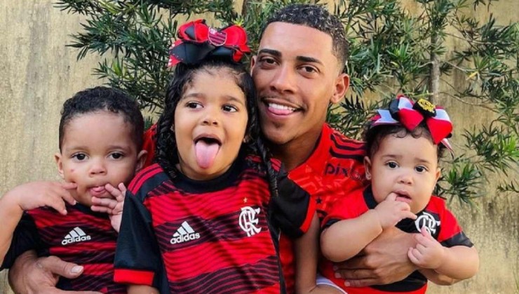 Mc Poze do Rodo: cinco carros para o cantor transportar seus 7 filhos